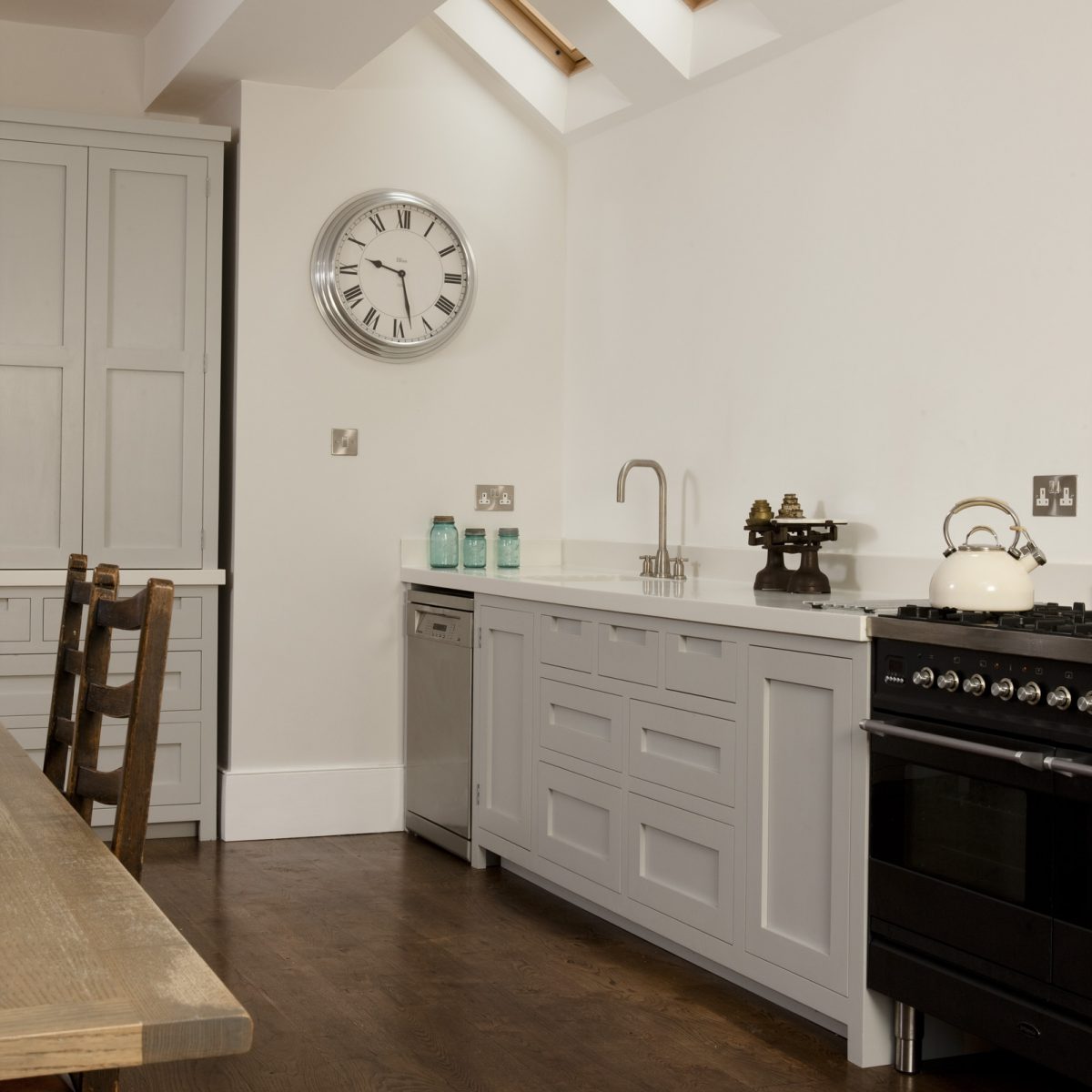 Southfields Handleless Shaker Kitchen - Higham Furniture